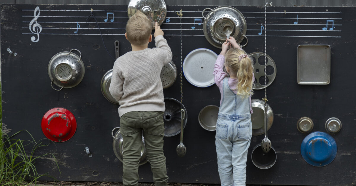 QEC | Stages of Social Play